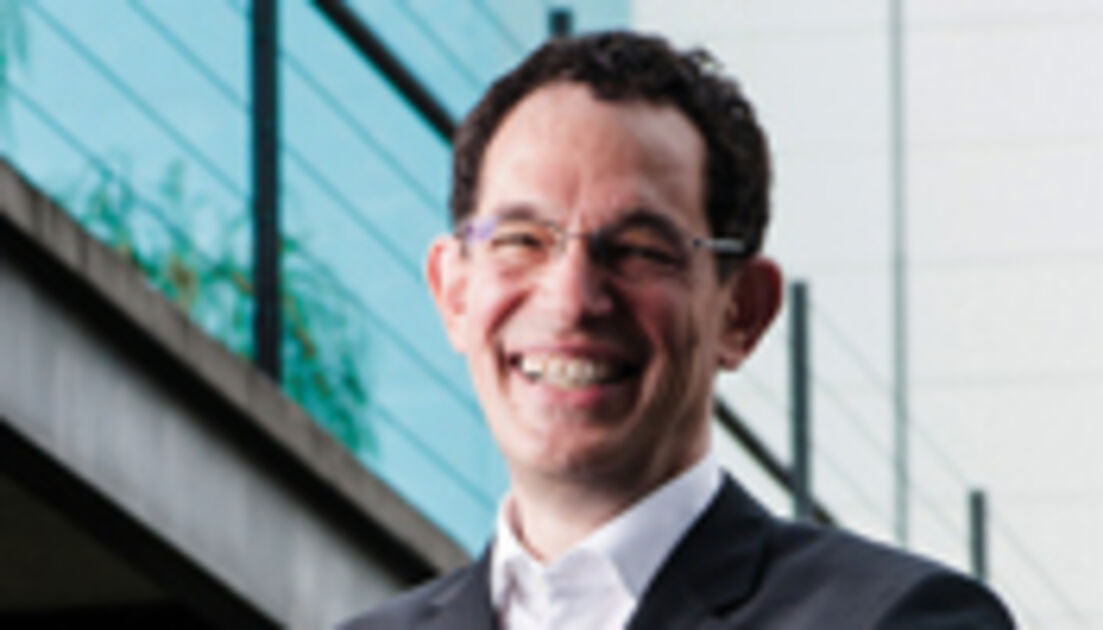 Neil Geoffrey Turok: Em busca de jovens brilhantes : Revista Pesquisa ...