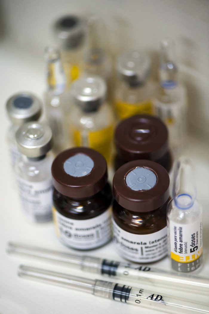 Examining the yellow fever vaccine : Revista Pesquisa Fapesp