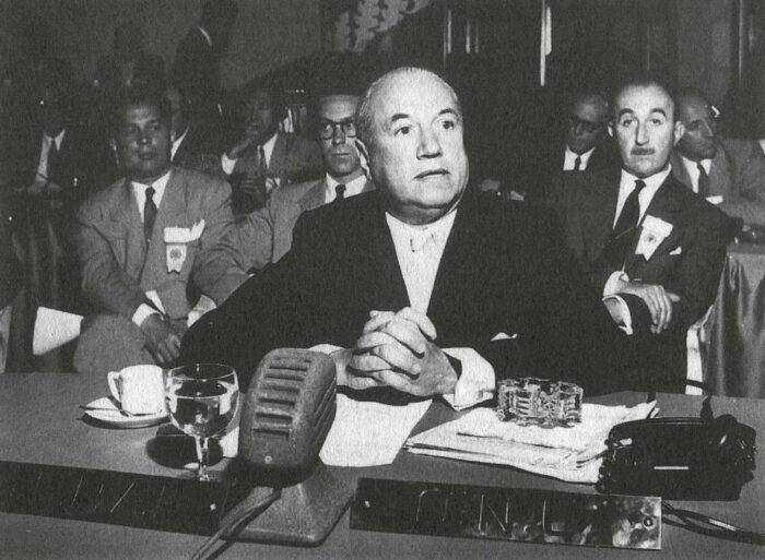 Teorías para el desarrollo : Revista Pesquisa Fapesp