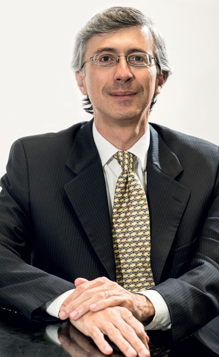 El gobernador de São Paulo reelige a un director de la FAPESP : Revista ...